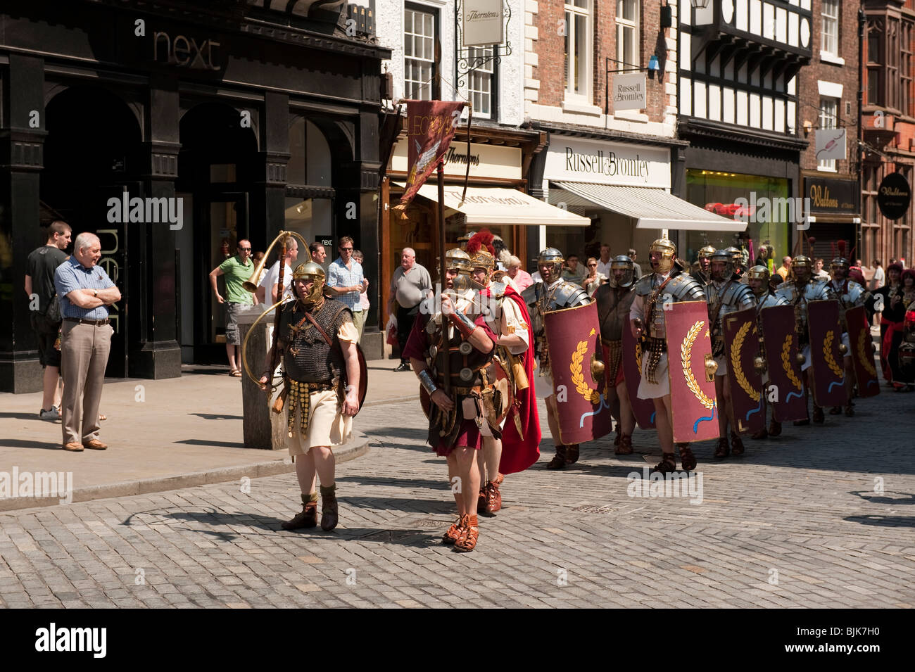 Roman soldiers marching hi-res stock photography and images - Alamy