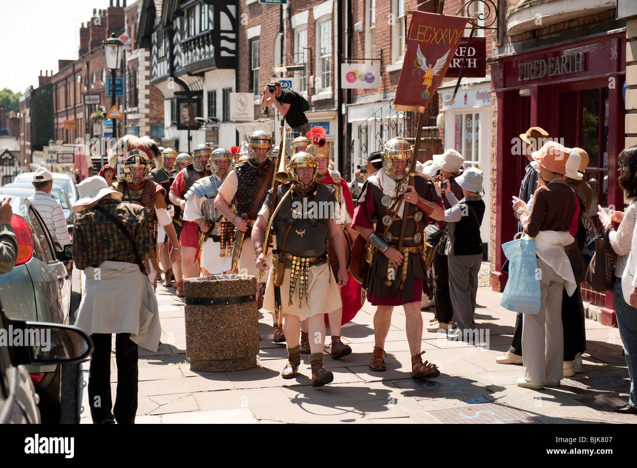 Roman soldiers marching hi-res stock photography and images - Alamy