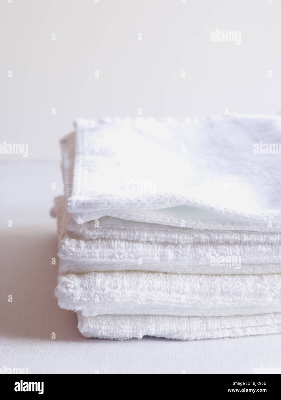 Stack of white towels Stock Photo - Alamy