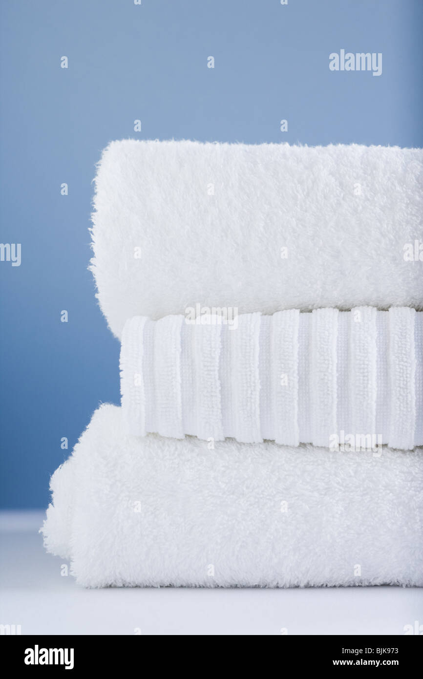 Stack of white towels Stock Photo - Alamy