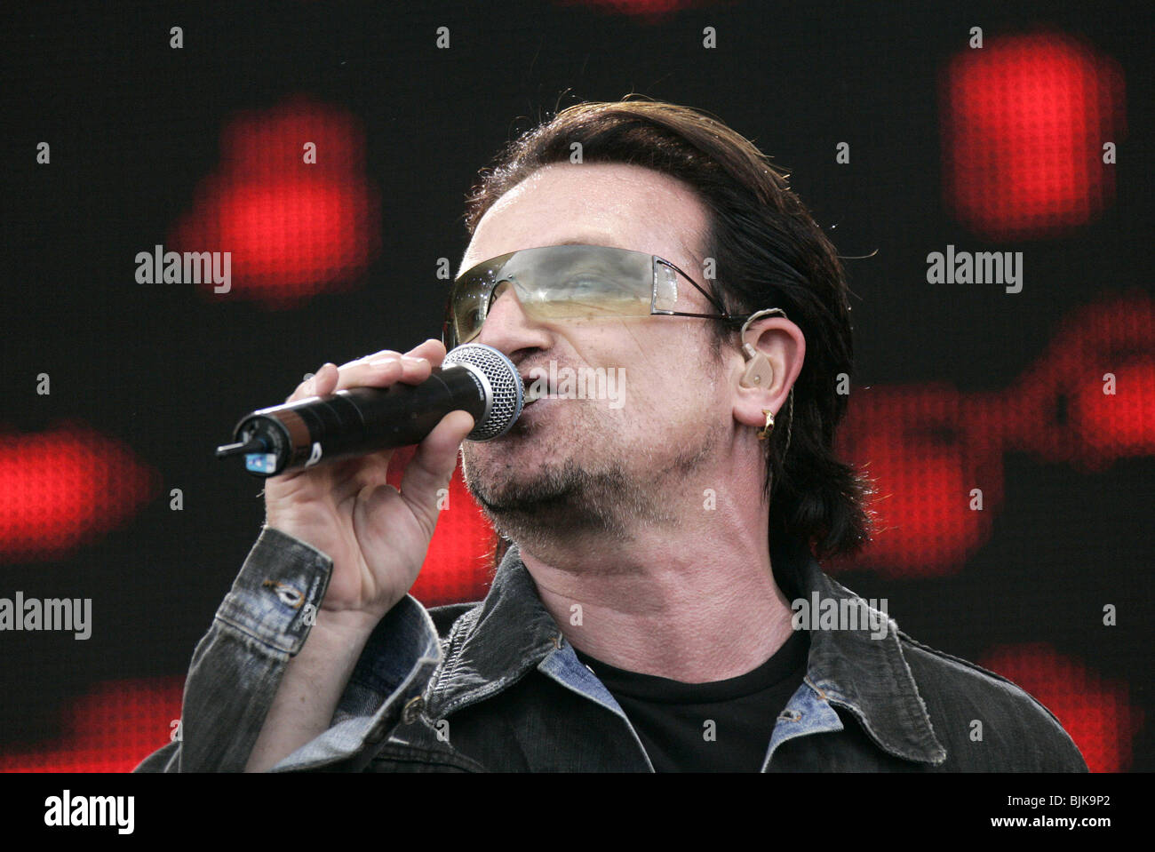 Bono u2 live hi-res stock photography and images - Alamy