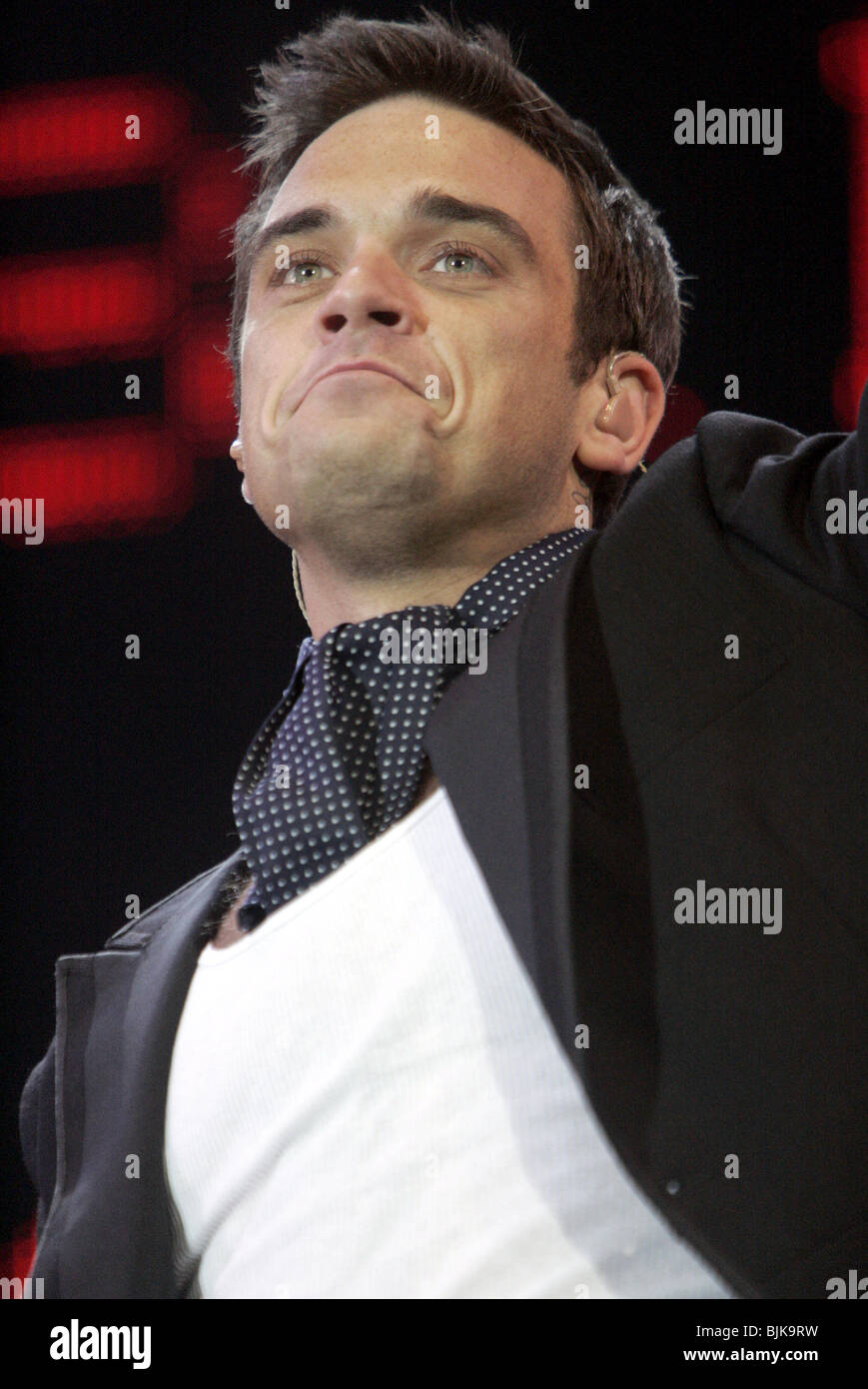 ROBBIE WILLIAMS LIVE 8 HYDE PARK LONDON ENGLAND 02 July 2005 Stock ...