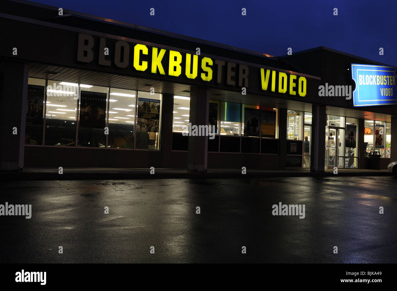Blockbuster video hi-res stock photography and images - Alamy