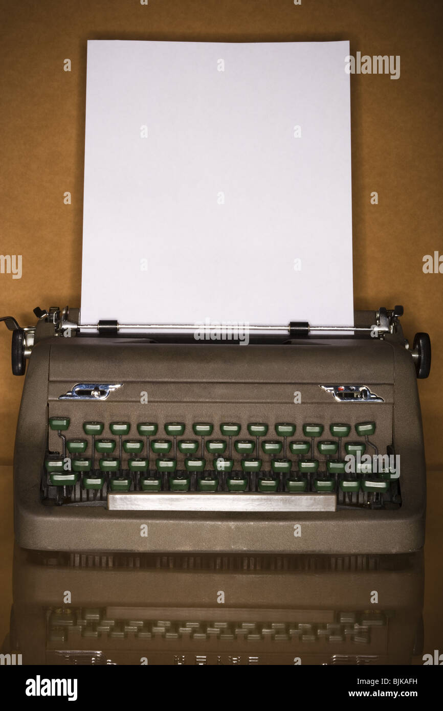 Typewriter Blank Page High Resolution Stock Photography and Images - Alamy