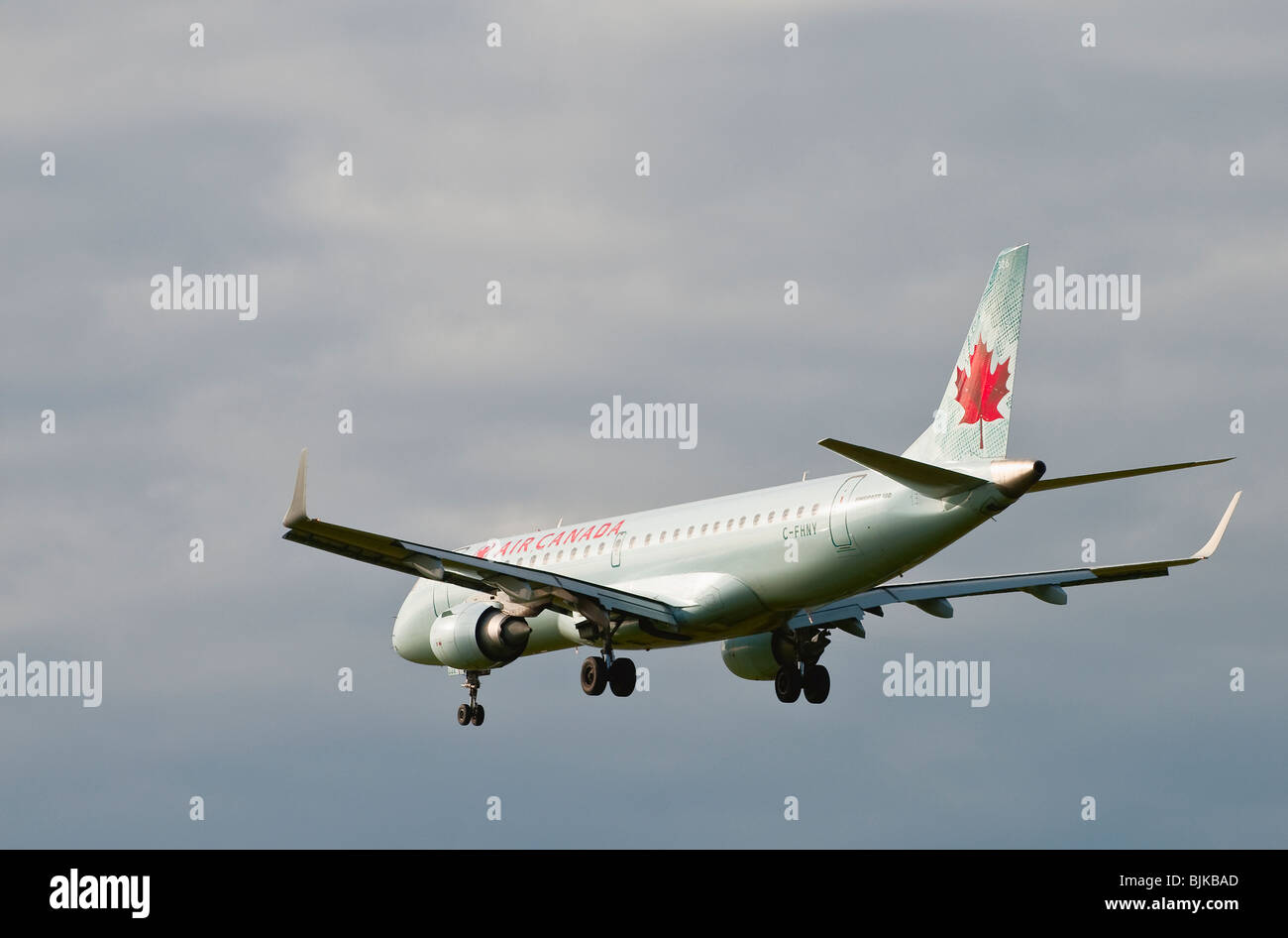 Air canada embraer 190 jet airliner hi-res stock photography and images ...