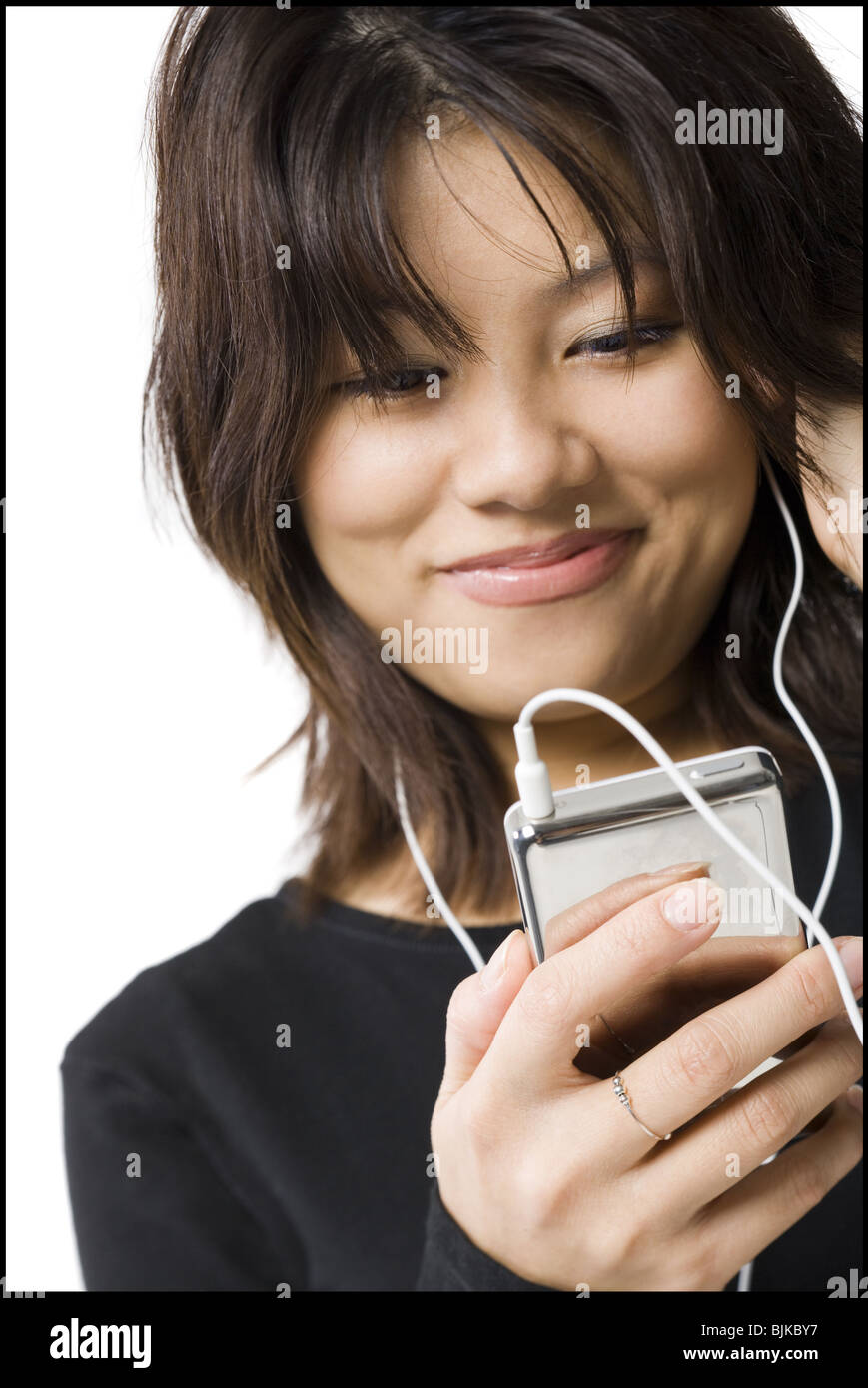 Woman with mp3 player smiling Stock Photo - Alamy
