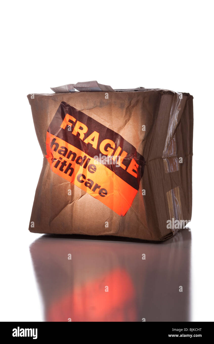Fragile label on cardboard box Stock Photo - Alamy