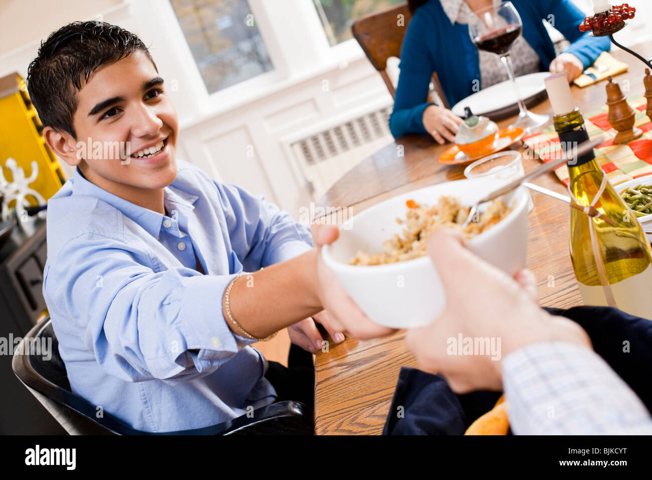 Family at dinner table smiling Stock Photo - Alamy