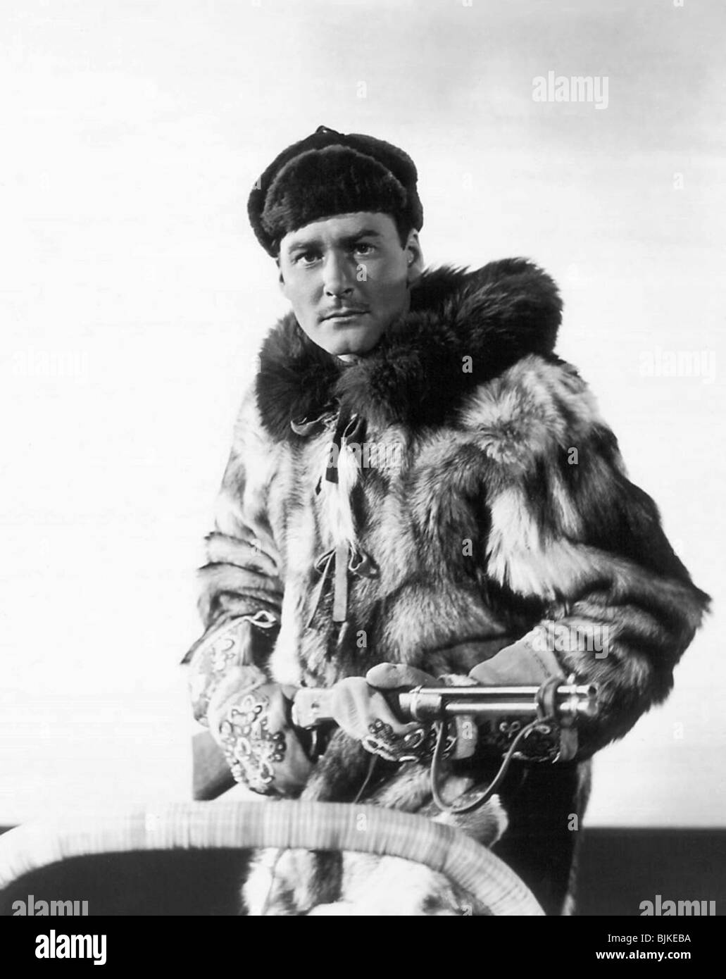 NORTHERN PURSUIT (1943) ERROL FLYNN, WALSH (DIR) 002 Stock Photo - Alamy