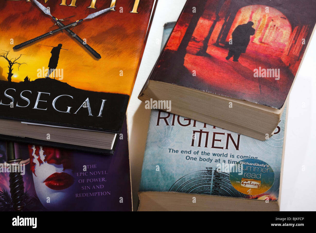 Reading paperback novel hi-res stock photography and images - Alamy