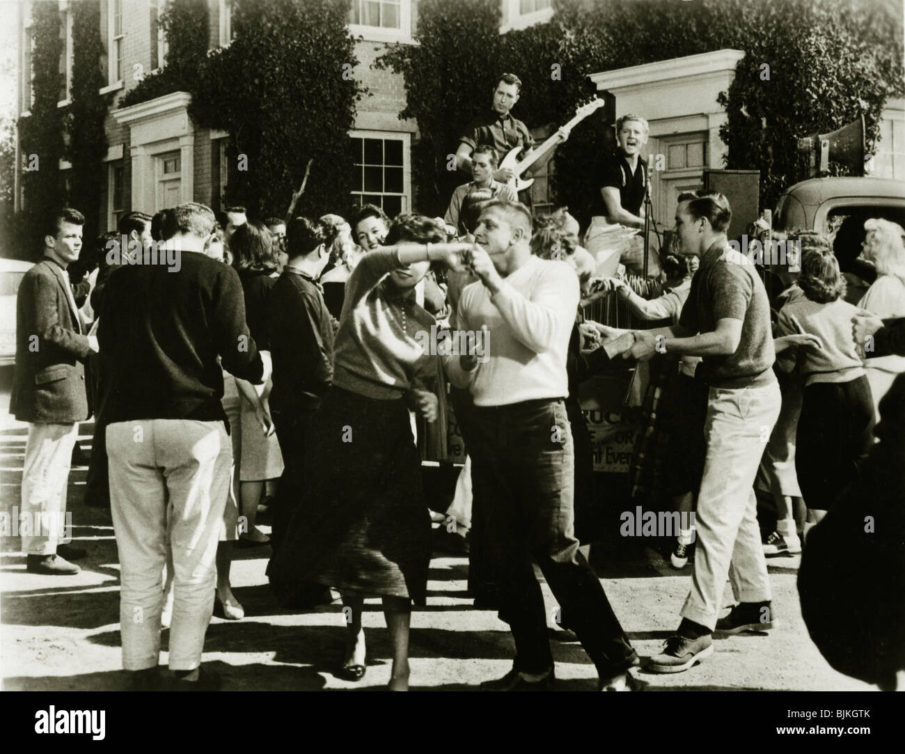 THE HIGH BRIGHT SUN (1964) DIRK BOGARDE RALPH THOMAS (DIR) 007 Stock ...