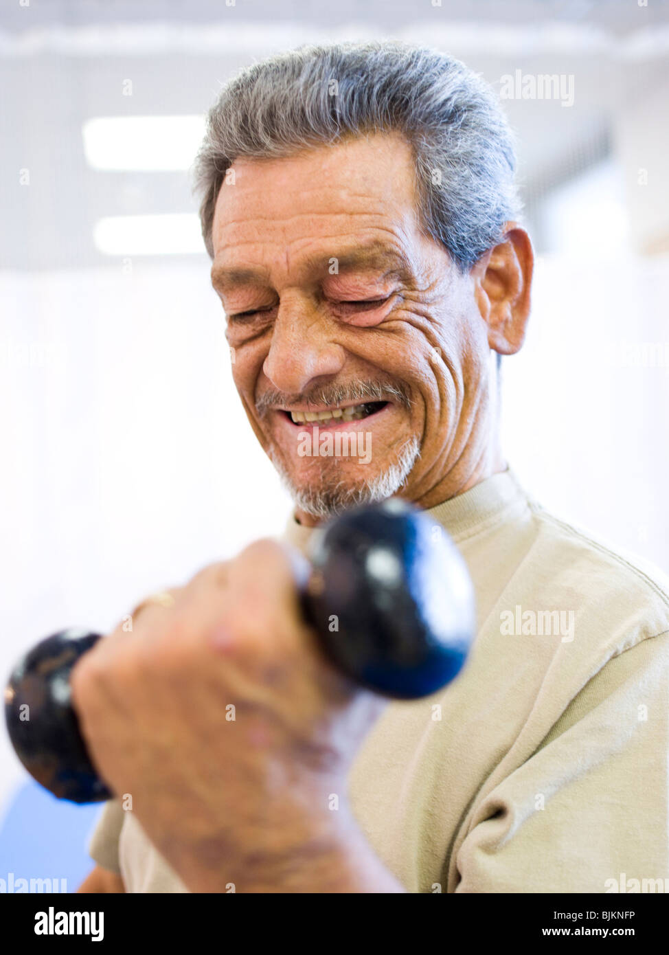 Man with one leg sitting and exercising with weights Stock Photo - Alamy