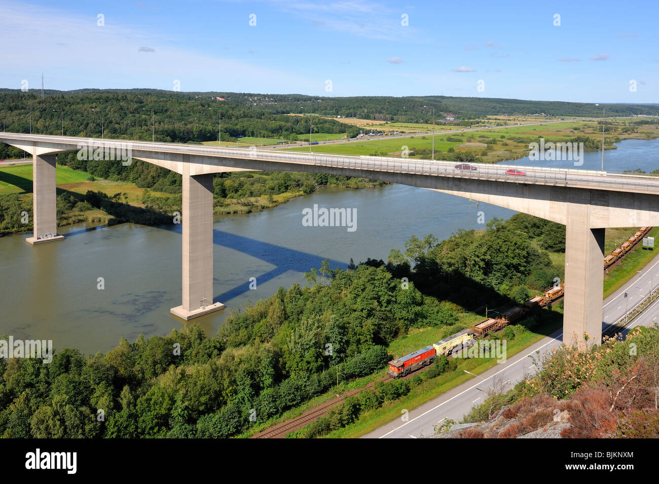 Bridge on river car hi-res stock photography and images - Alamy