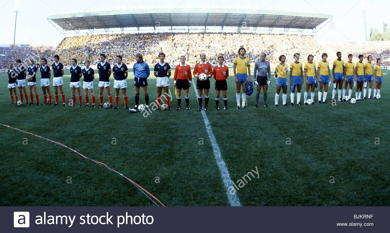 Football Teams Line Up Stock Photos & Football Teams Line Up Stock ...