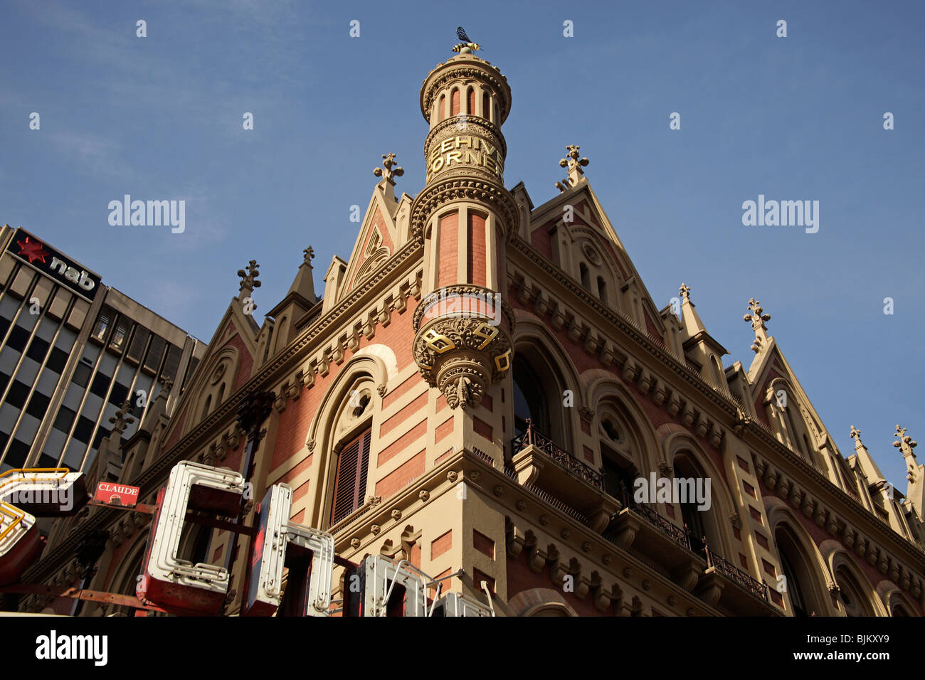 Corner building hi-res stock photography and images - Alamy