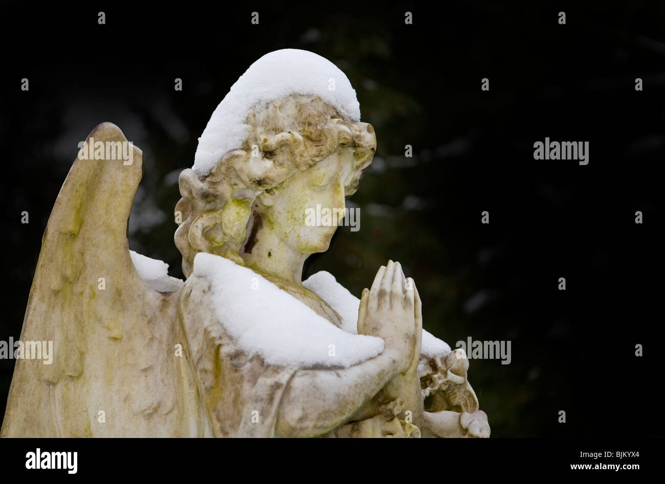 Engel friedhof statue hi-res stock photography and images - Alamy