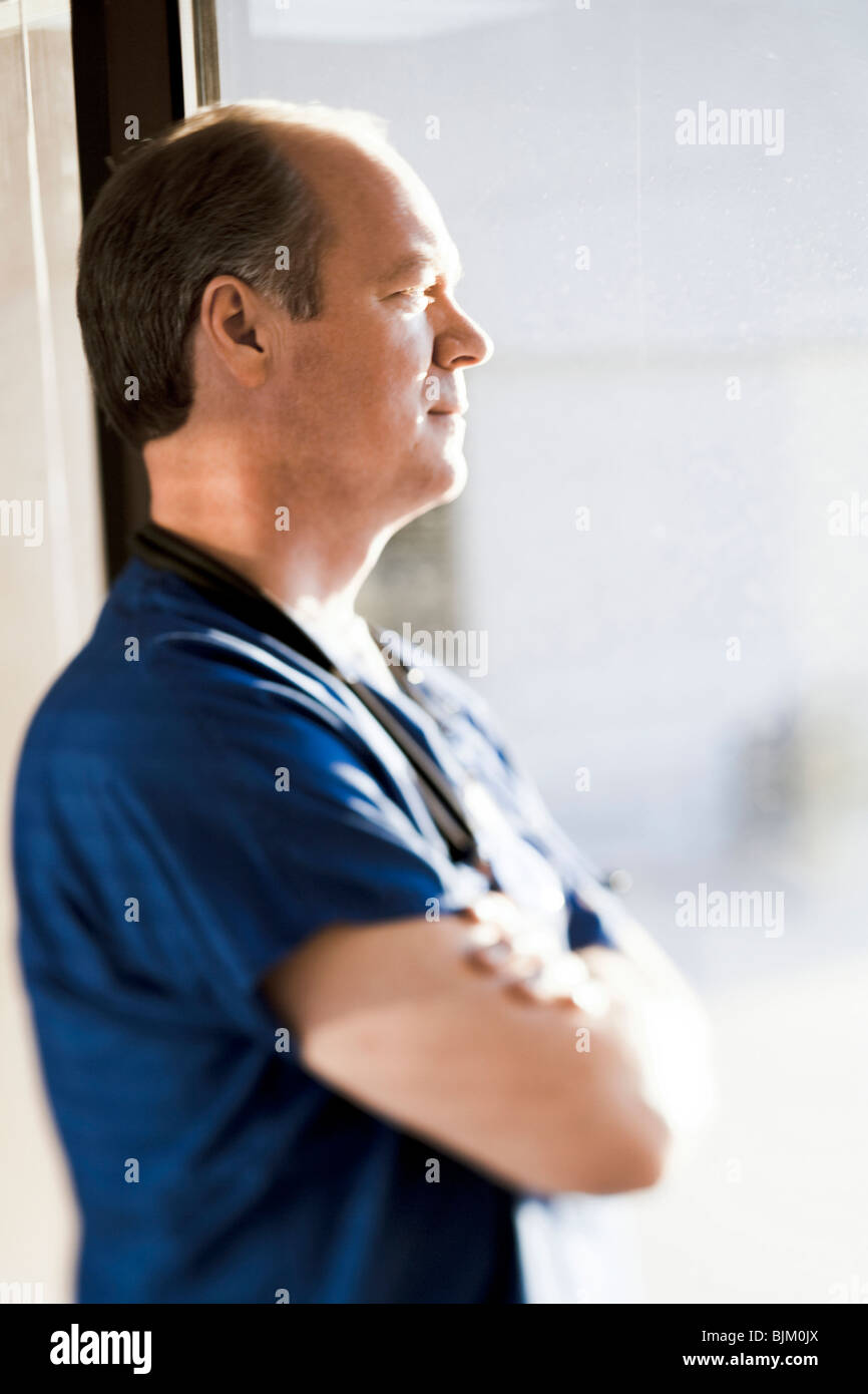 Doctor arms crossed profile hi-res stock photography and images - Alamy