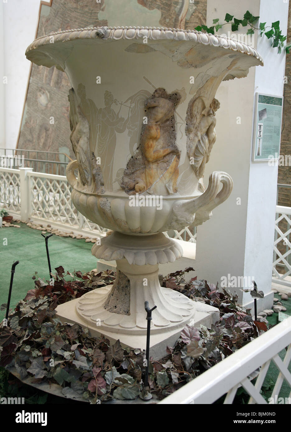 Roman urn hi-res stock photography and images - Alamy