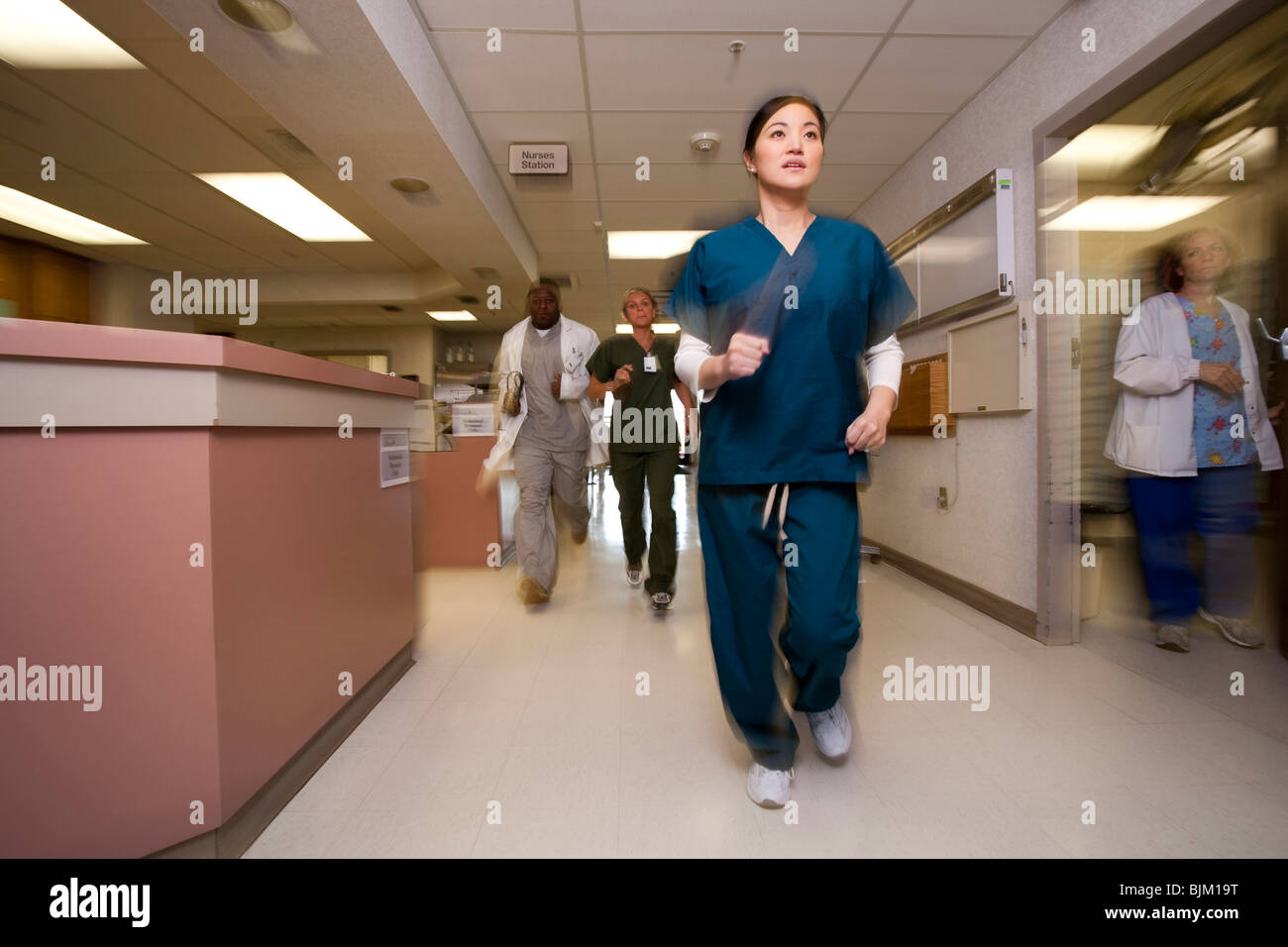 Doctor and nurses rushing through corridor Stock Photo - Alamy