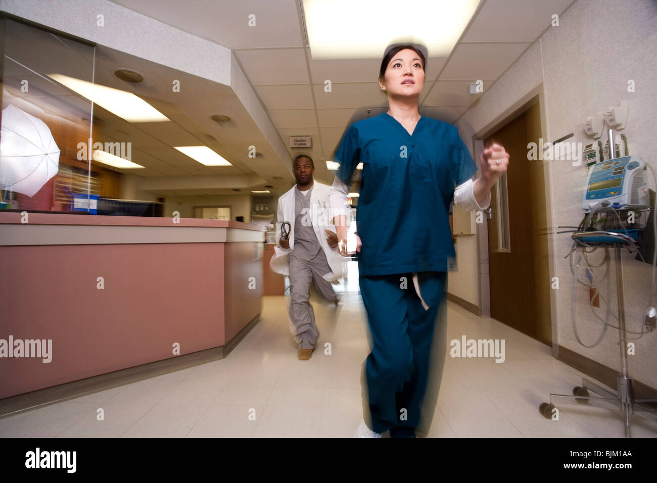 Doctor and nurses rushing through corridor Stock Photo - Alamy