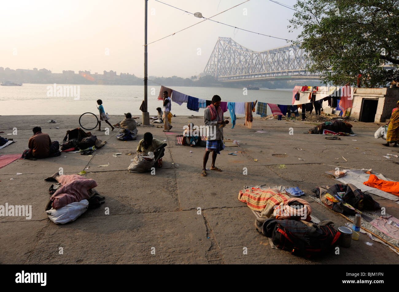 Street kolkata homeless calcutta poverty hi-res stock photography and ...