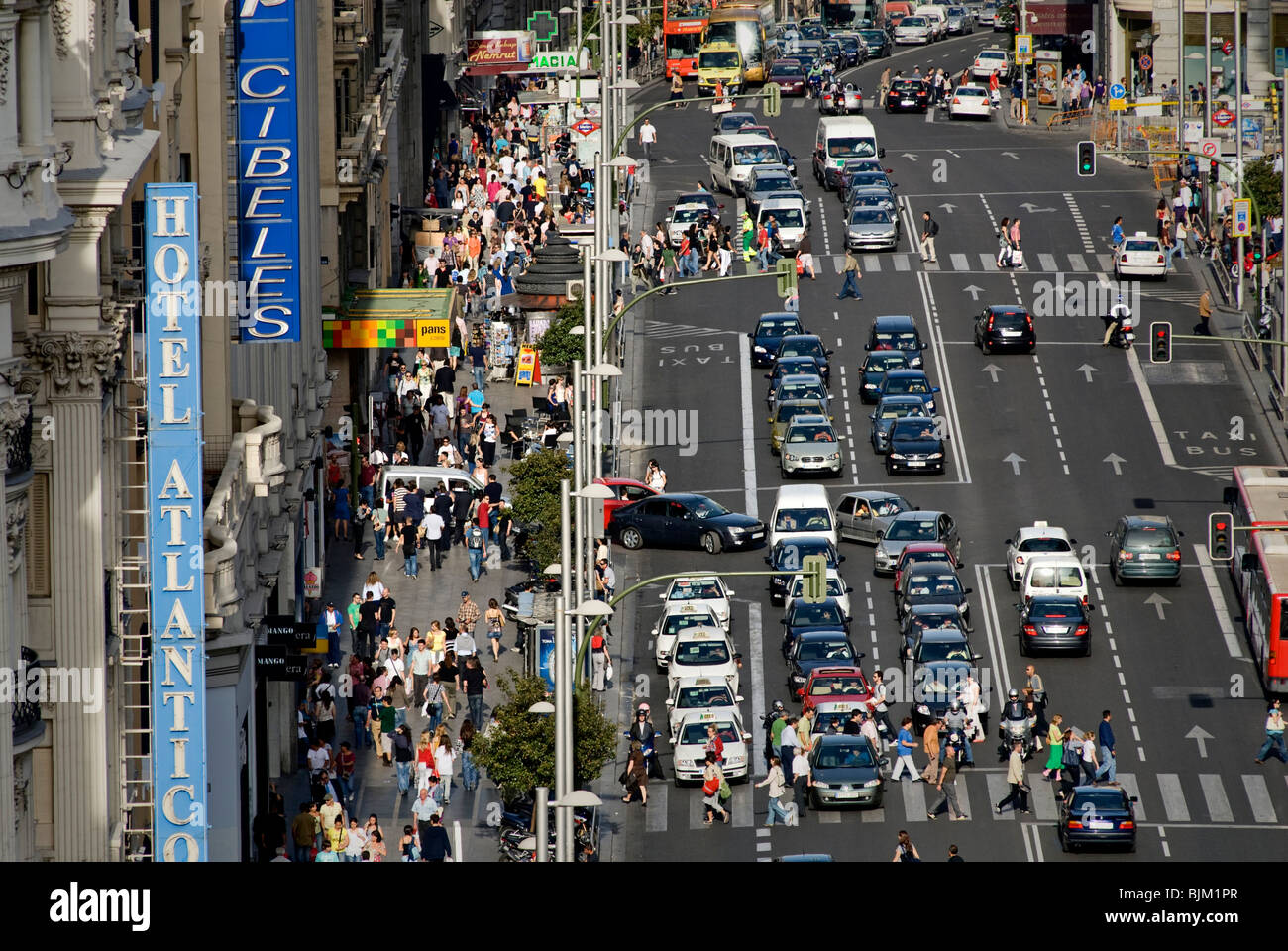 Traffic in the main avenues hi-res stock photography and images - Alamy