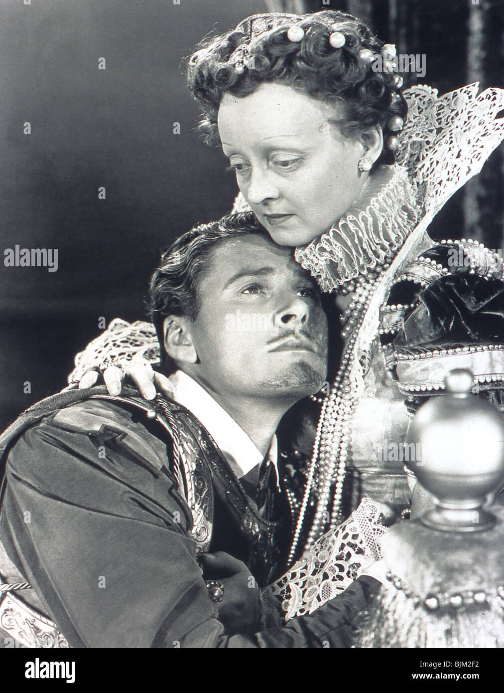 THE PRIVATE LIVES OF ELIZABETH AND ESSEX (1939) BETTE DAVIS, ERROL ...