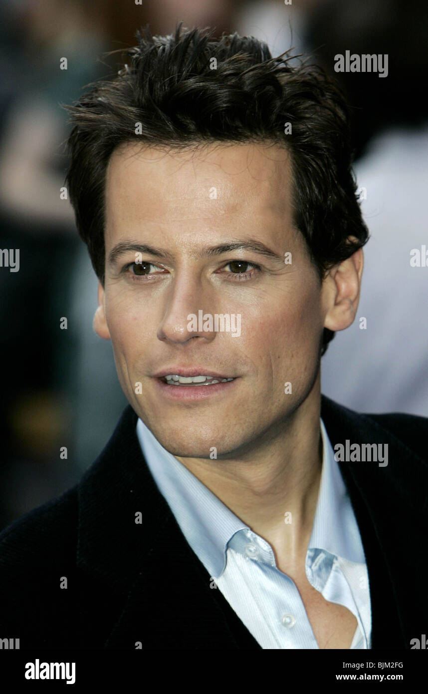 Actor ioan gruffudd arrives hi-res stock photography and images - Alamy