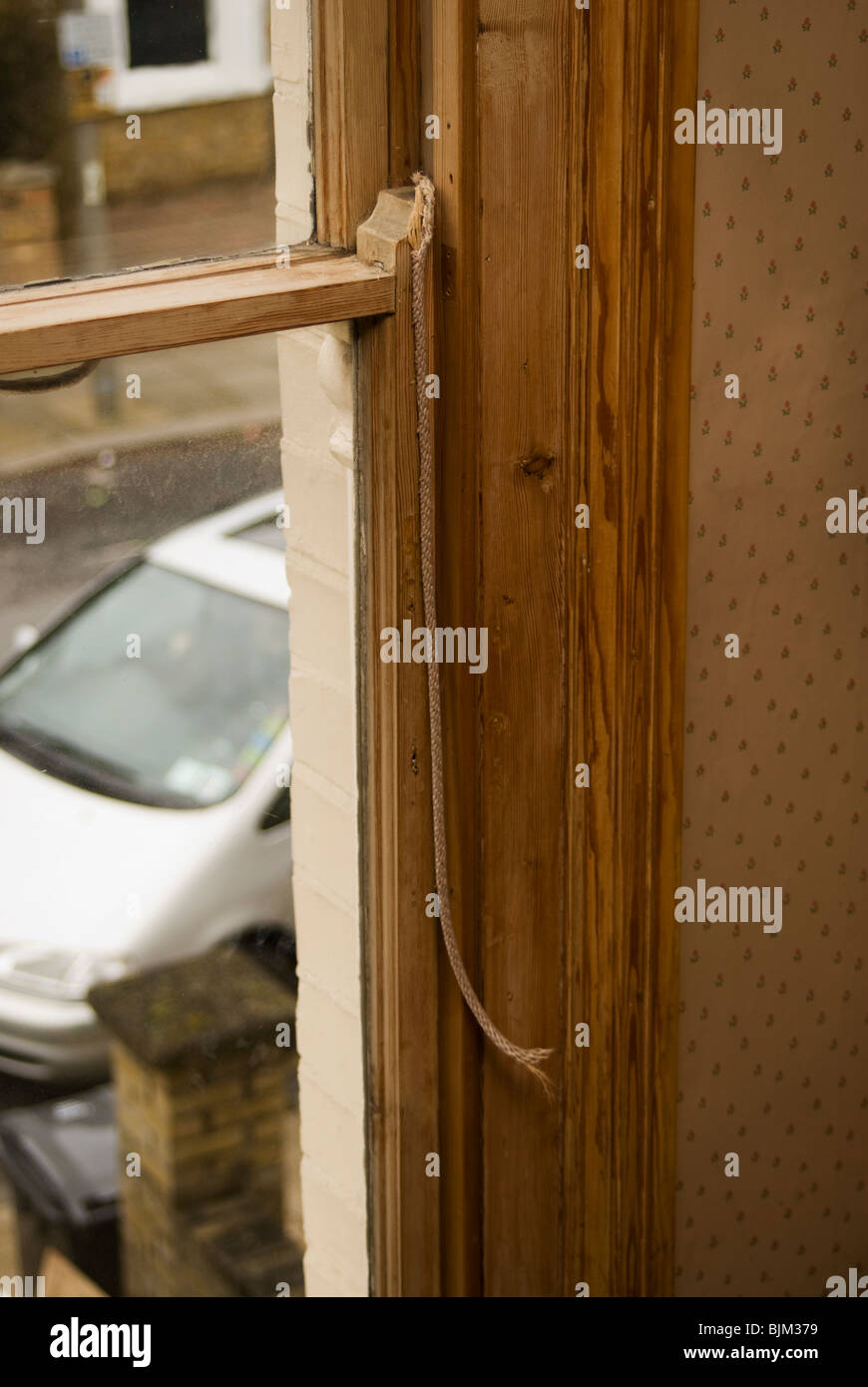 Original sash window in Victorian/Edwardian house showing broken sash ...