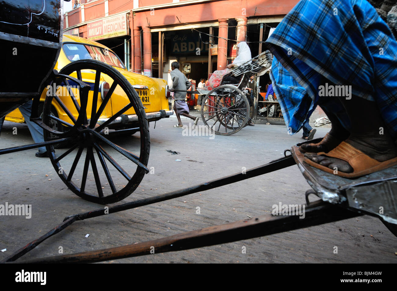 Kolkata rickshaw hi-res stock photography and images - Alamy