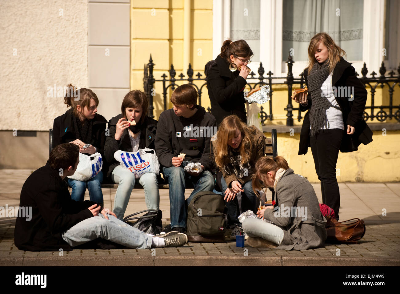 A group of teenagers eating packed lunch outdoors, UK Stock Photo - Alamy