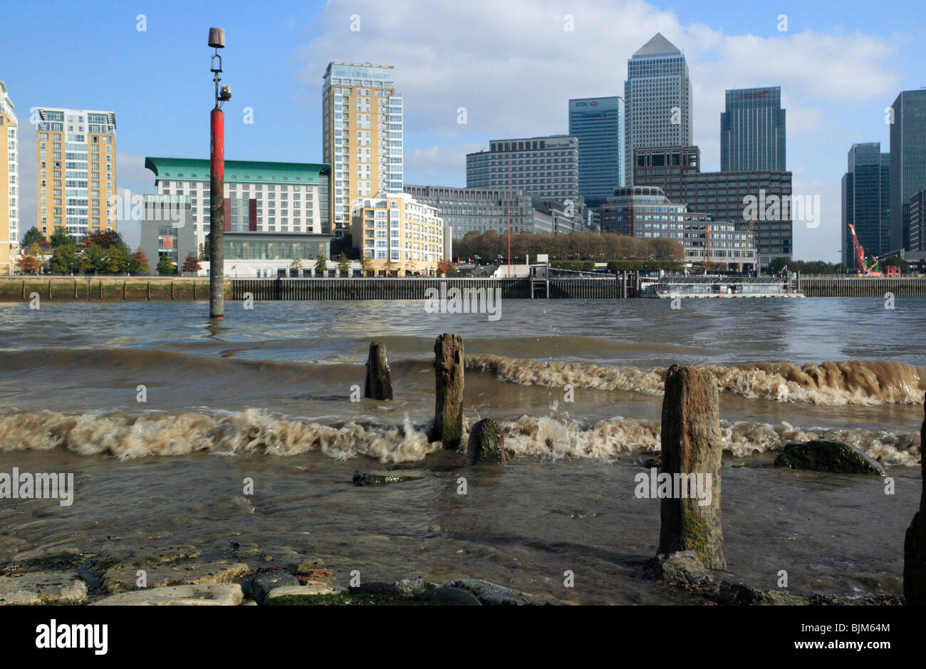 River thames beach hi-res stock photography and images - Alamy