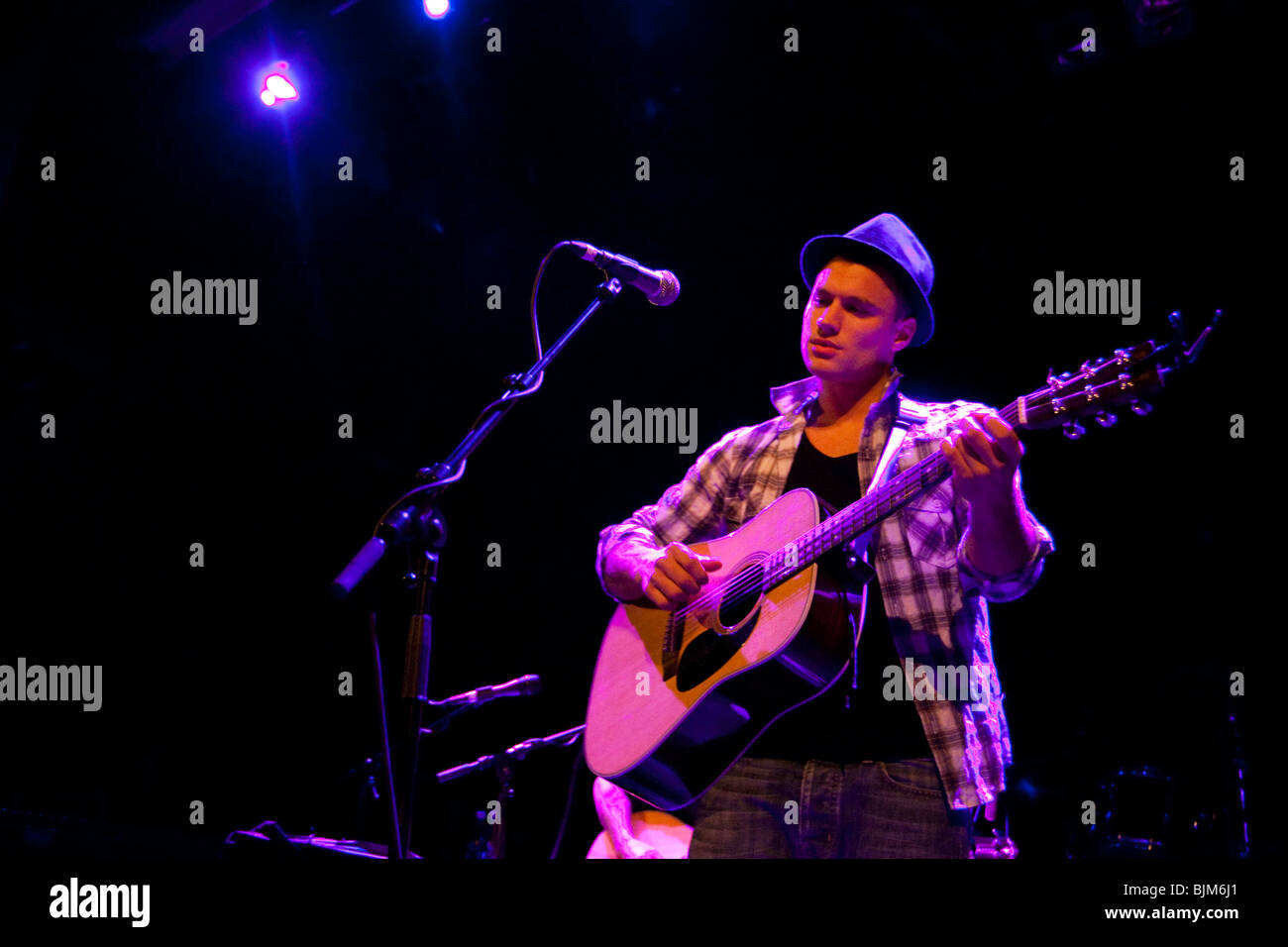 The British singer and songwriter Jamie Scott live in the Club ...