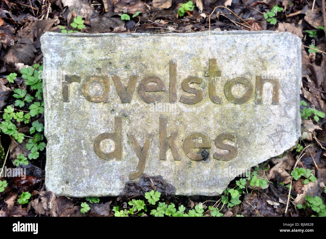 Broken sign building uk hi-res stock photography and images - Alamy