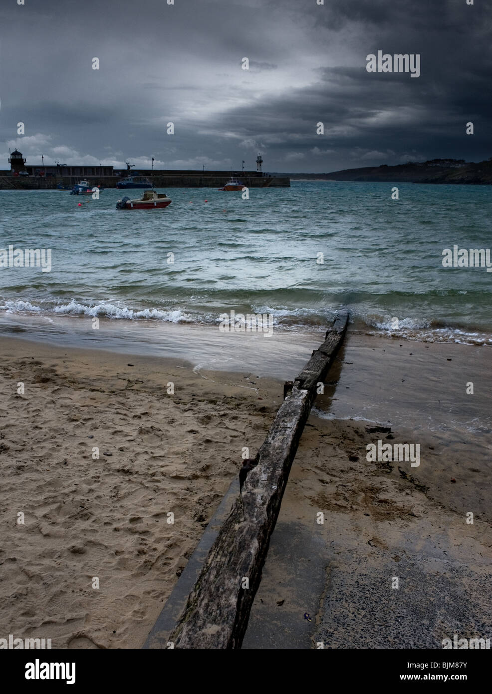 Cornwall beach pier sand sea hi-res stock photography and images - Alamy