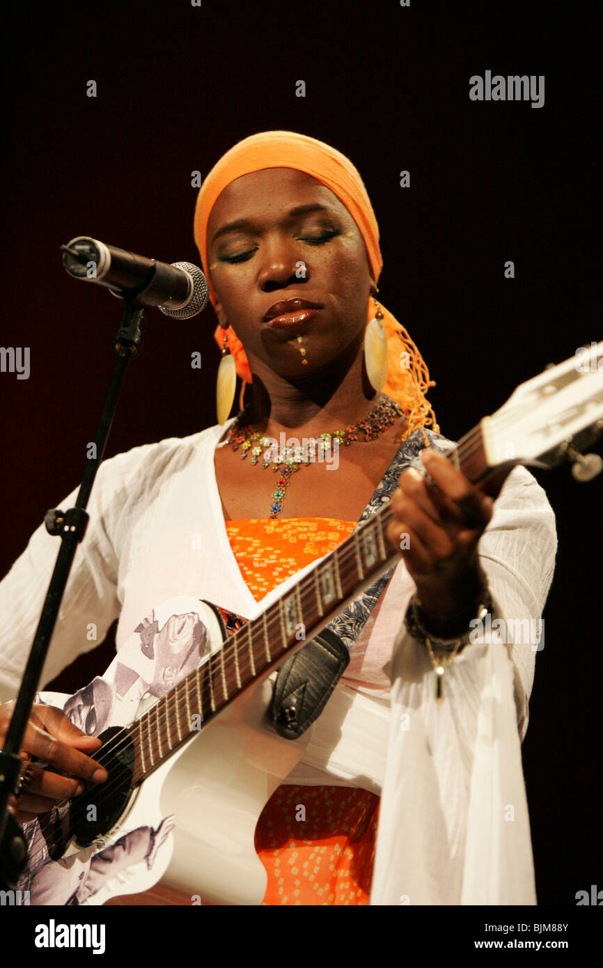 The US-American singer, songwriter and guitarist India.Arie live at the ...