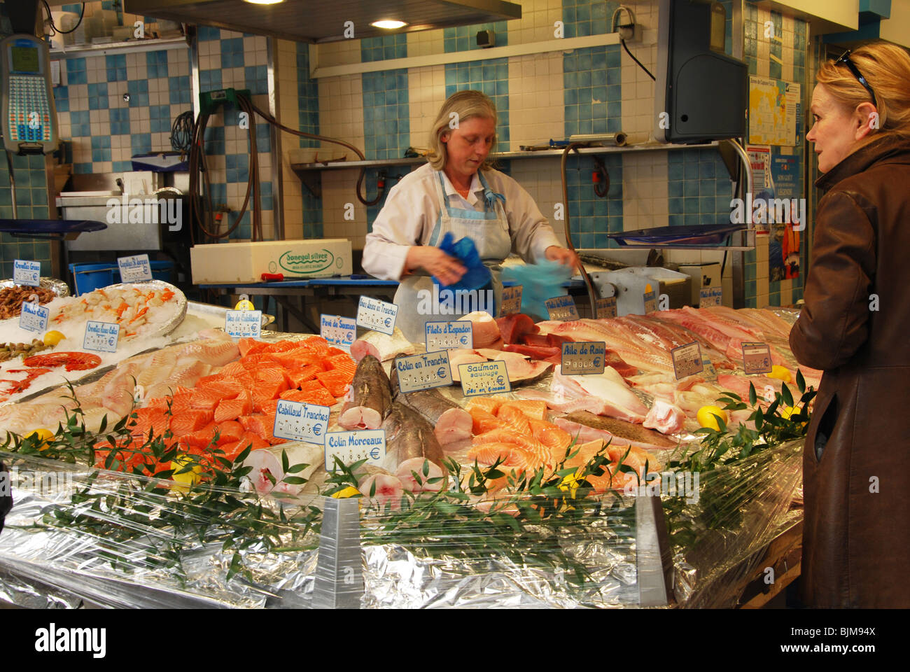 Paris sea food market hi-res stock photography and images - Alamy