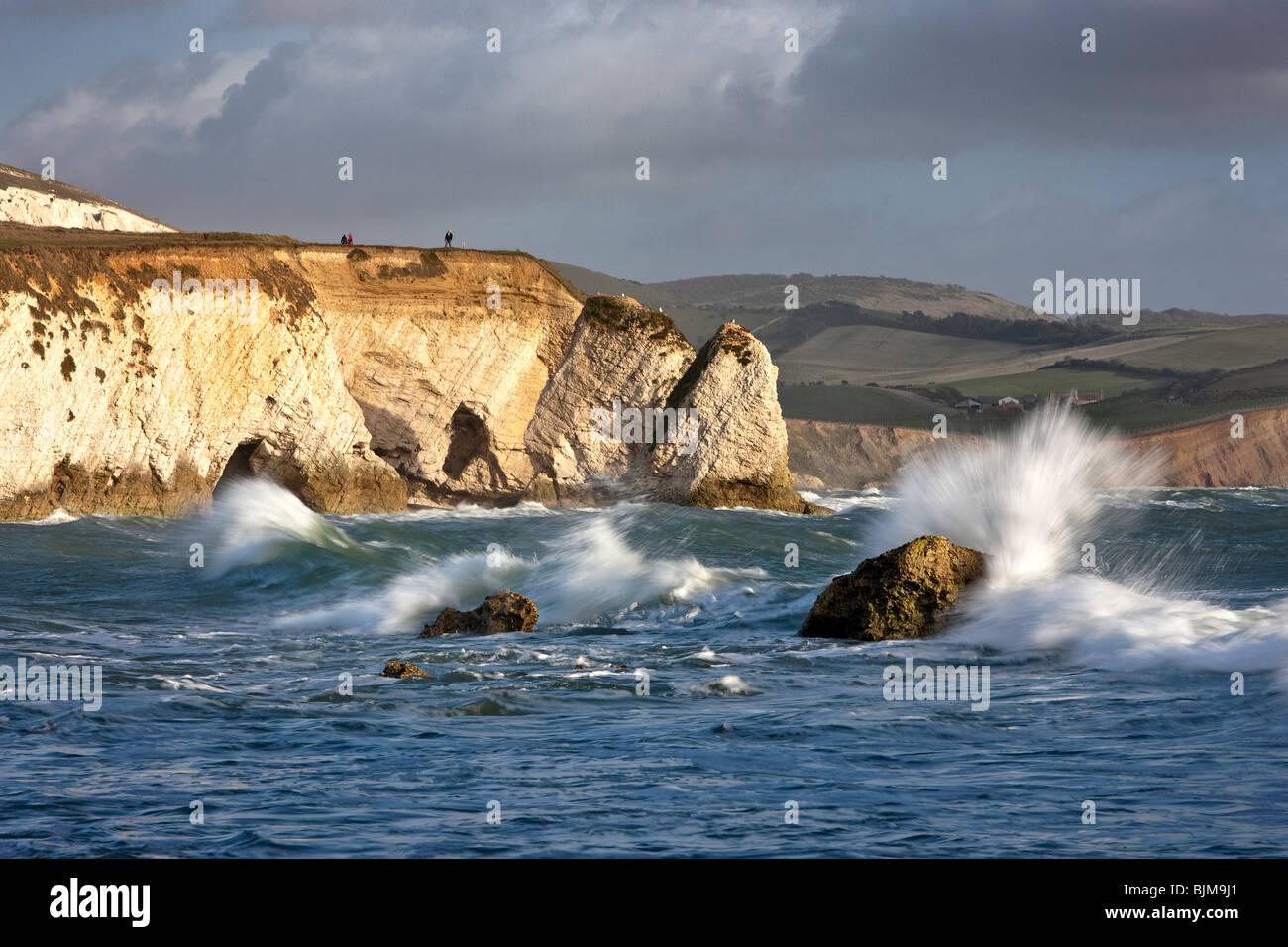 Waves crashing on rocks hi-res stock photography and images - Alamy