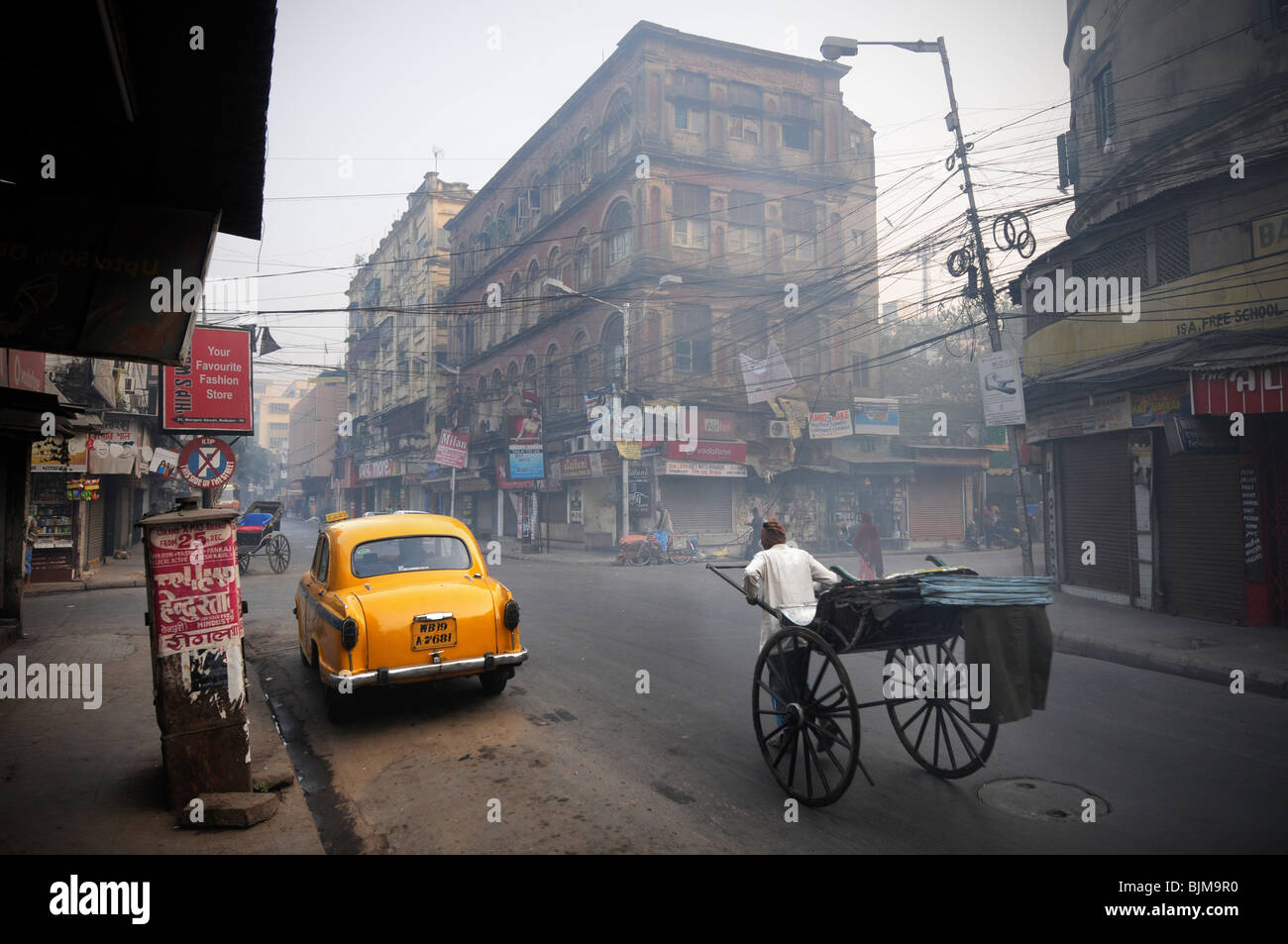 Calcutta taxi driver hi-res stock photography and images - Alamy