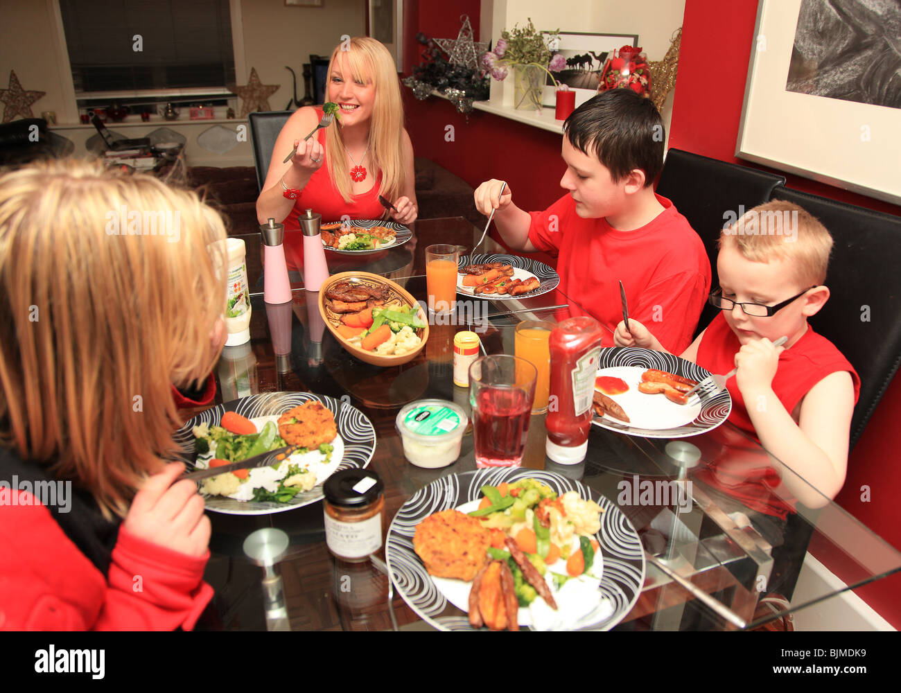 Family eating dinner round the table Stock Photo - Alamy