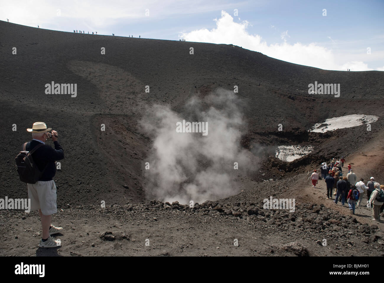 Italien, Sizilien, Ätna, Vulkan Krater, Touristen | Italy, Sicily ...