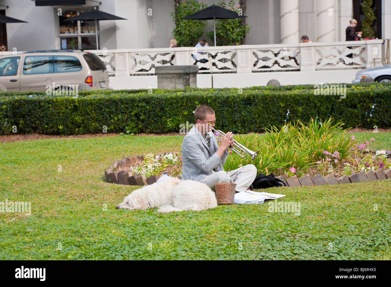 Handout handouts hi-res stock photography and images - Alamy