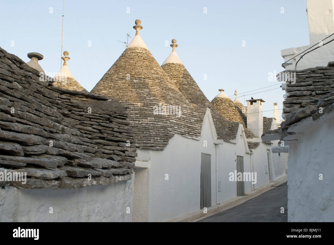 Italien, Apulien, Alberobello, UNESCO Weltkulturerbe, Trulli-Gasse ...