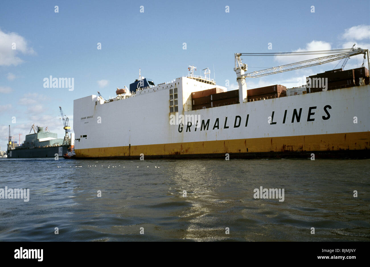 Grimaldi lines car carrier grande hi-res stock photography and images ...