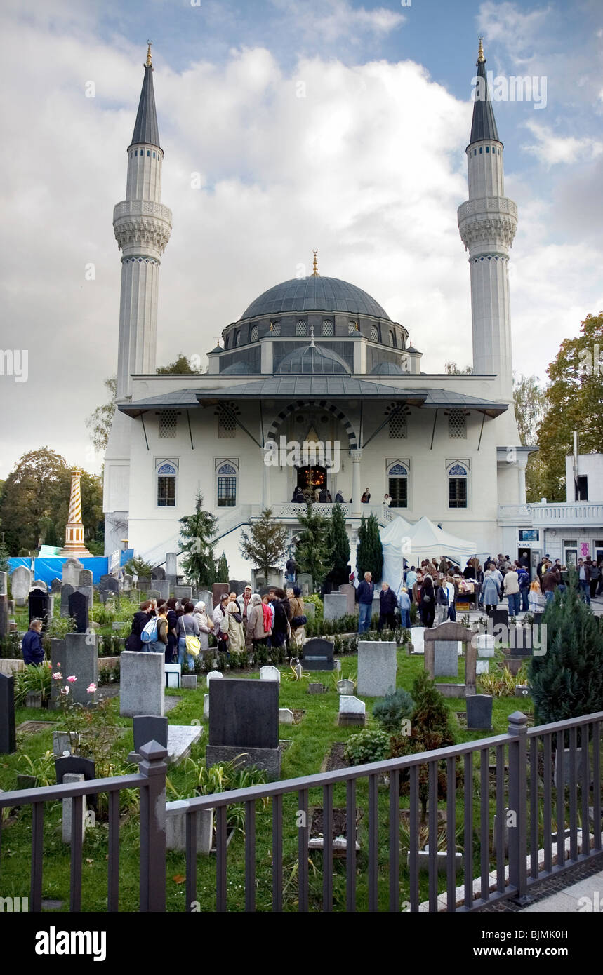 Cultural differences germany hi-res stock photography and images - Alamy