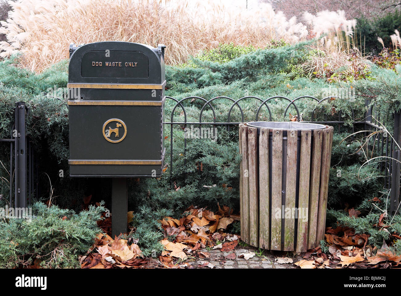 Dustbin in park, London Stock Photo - Alamy