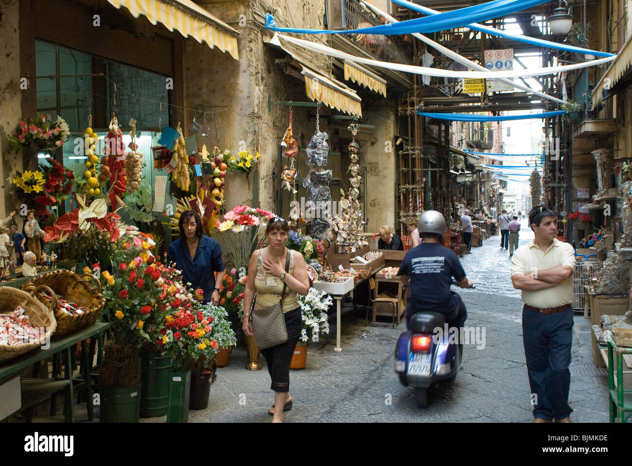 Italy, Campania, Naples, Via San Gregorio Armeno, shopping street for ...