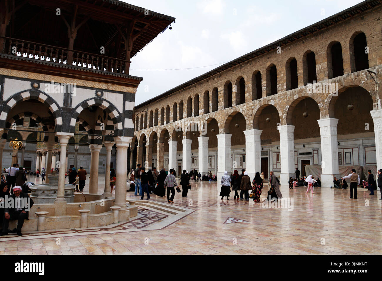 Umayyad mosque damascus interior hi-res stock photography and images ...