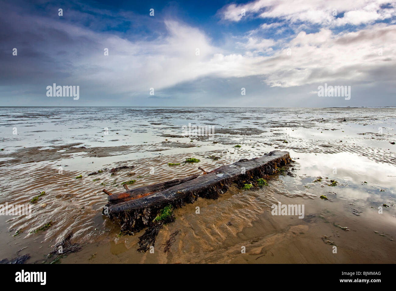 Mud cloud hi-res stock photography and images - Alamy