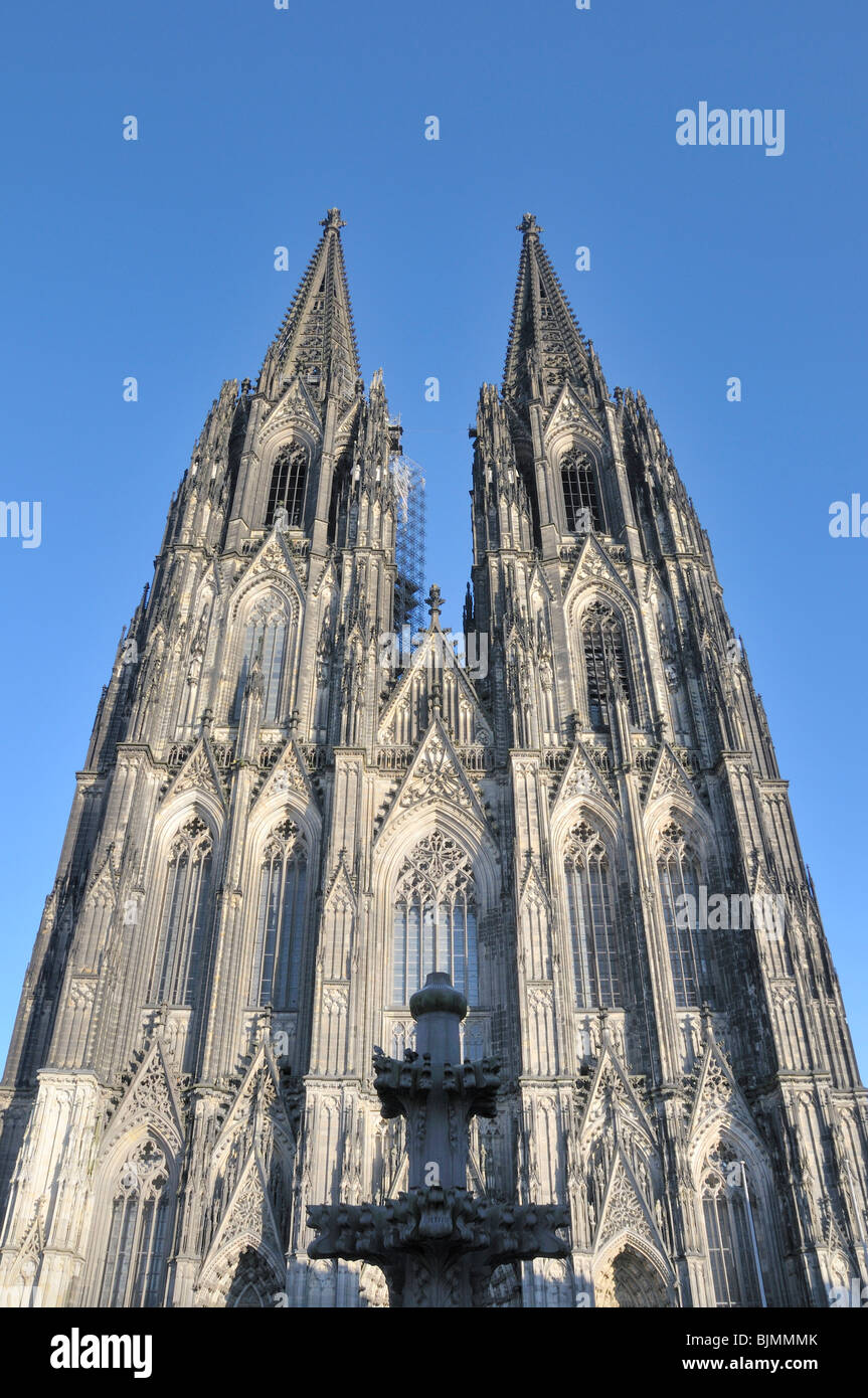 West facade of Cologne Cathedral, in front of a model of the finial ...